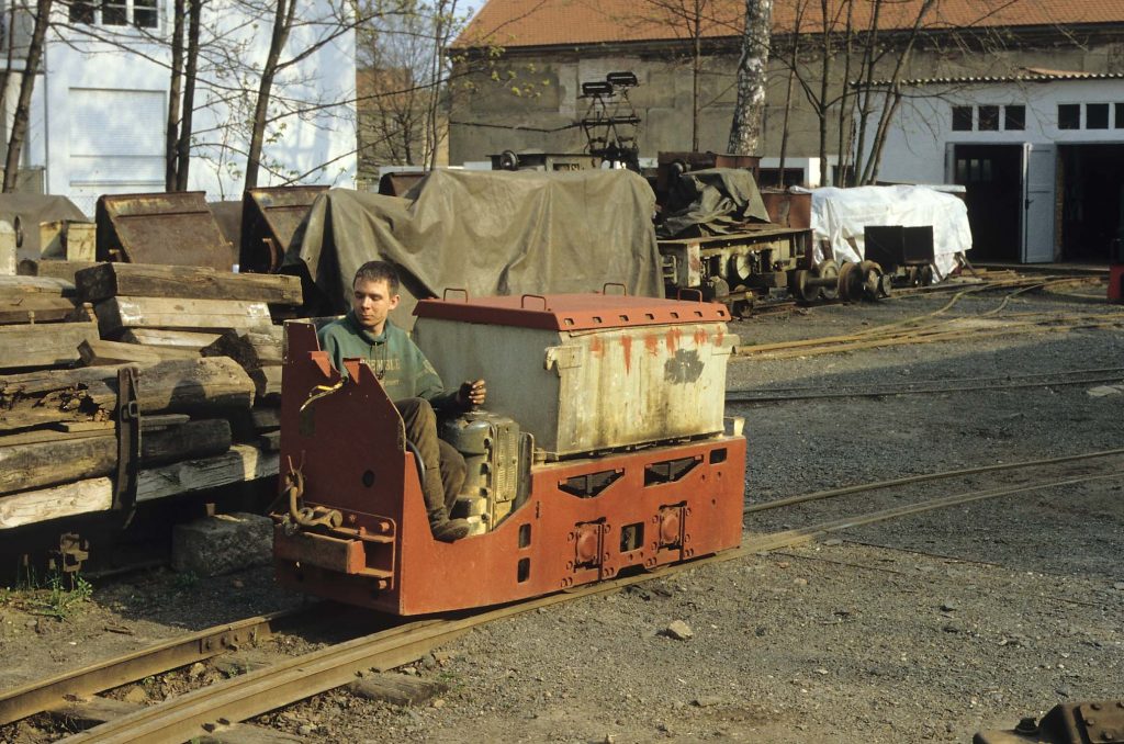 Lok 10: LEW EL 9 aus Kemmlitz – Feldbahnmuseum Herrenleite